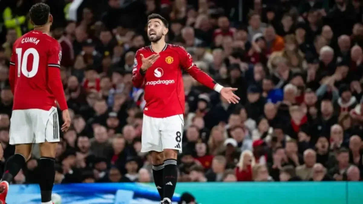 Leeds United News: 3 reasons the Martínez red card controversy still ...