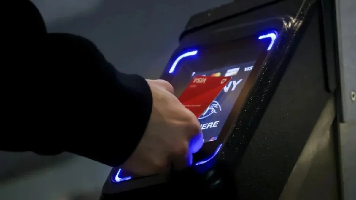 Trump Urges Congress to Cap Credit Card Rates at 10% - El-Balad.com