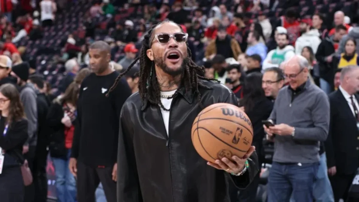 Derrick Rose’s No. 1 Bulls Jersey Retired with Scottie Pippen Tribute ...