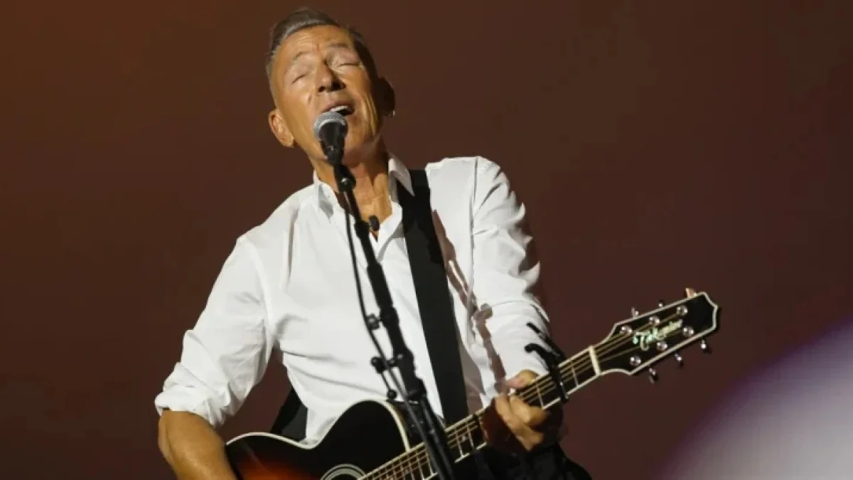 Bruce Springsteen’s Anti-ICE Song ‘Streets of Minneapolis’ Tops iTunes ...