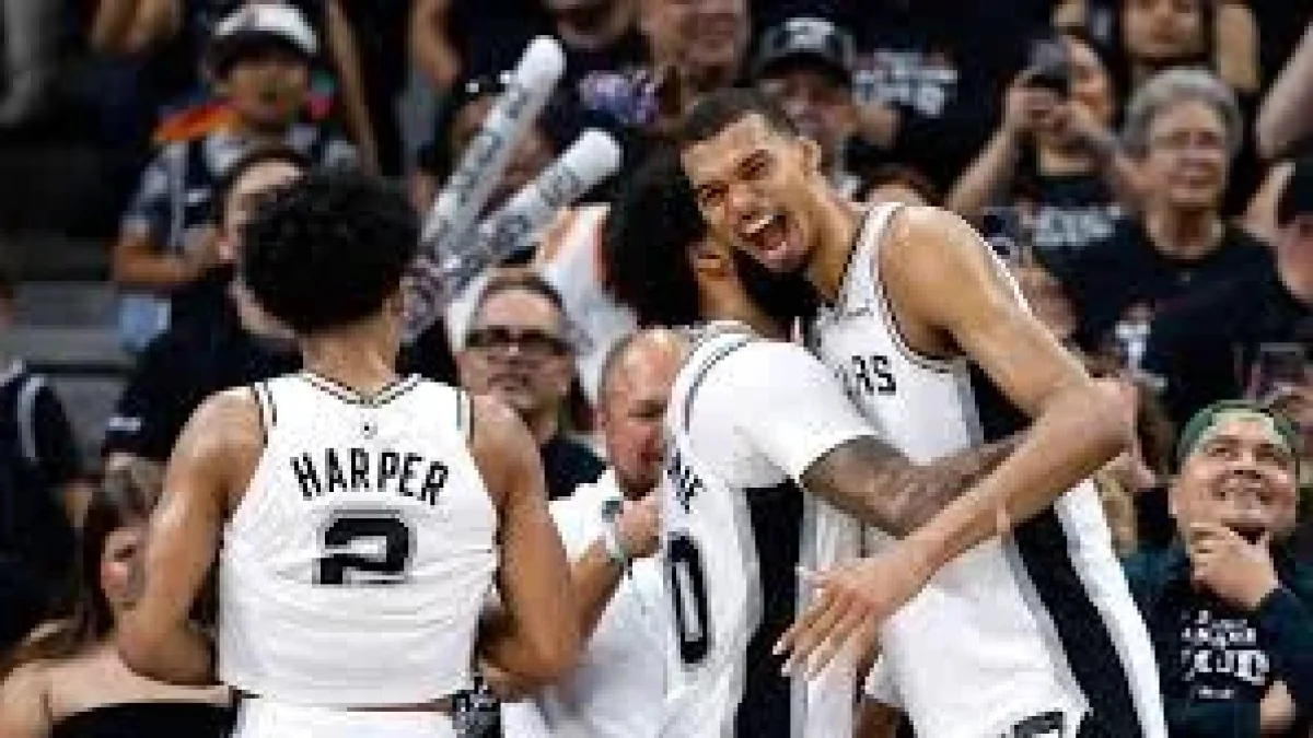 De'Aaron Fox Leads Spurs Past Trail Blazers 114-95 in Game 5 — Spurs ...